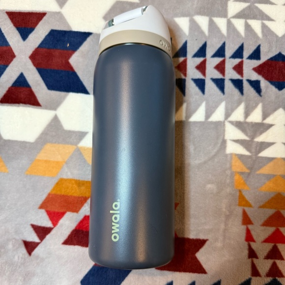 owala | Kitchen | Owala Gray Water Bottle 32 Oz | Poshmark